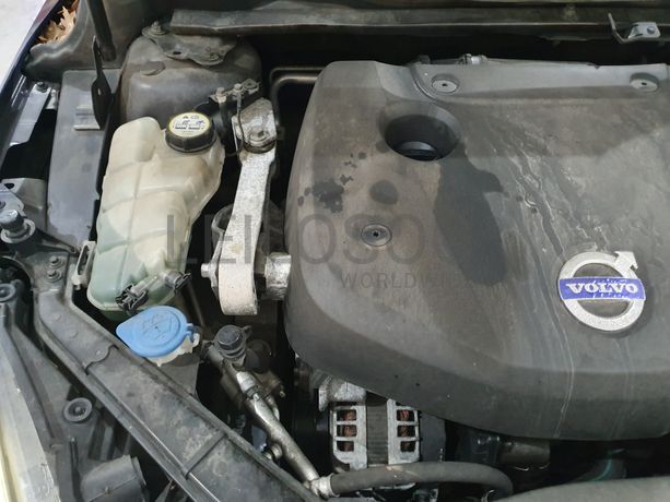 Volvo V40 D4 R Design · Ano 2014