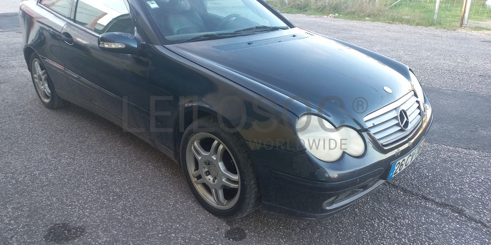 Mercedes- Benz C 220 CDI · Ano 2002