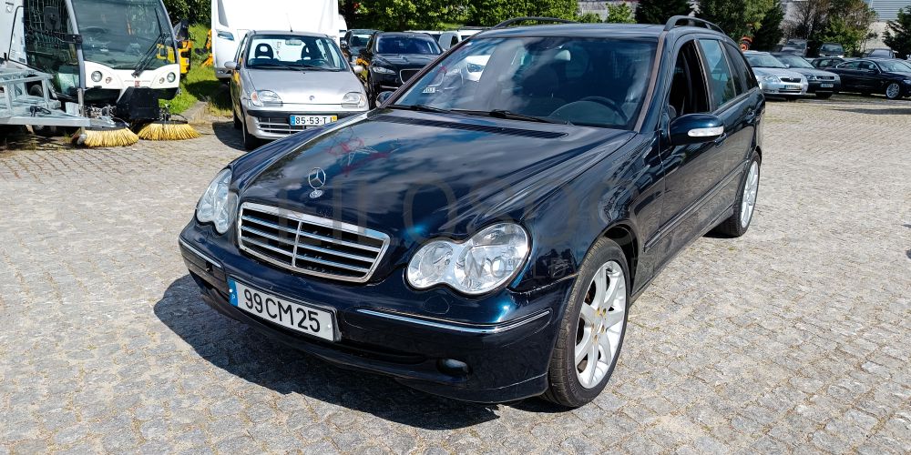 Mercedes-Benz C220 · Ano 2002