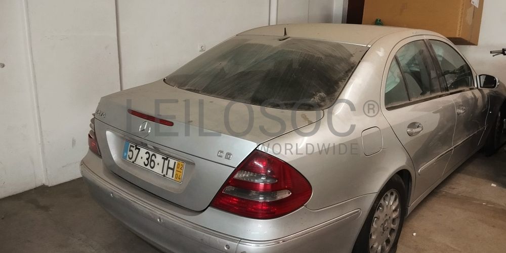 Mercedes-Benz E270 CDI 2.7 · Ano 2002