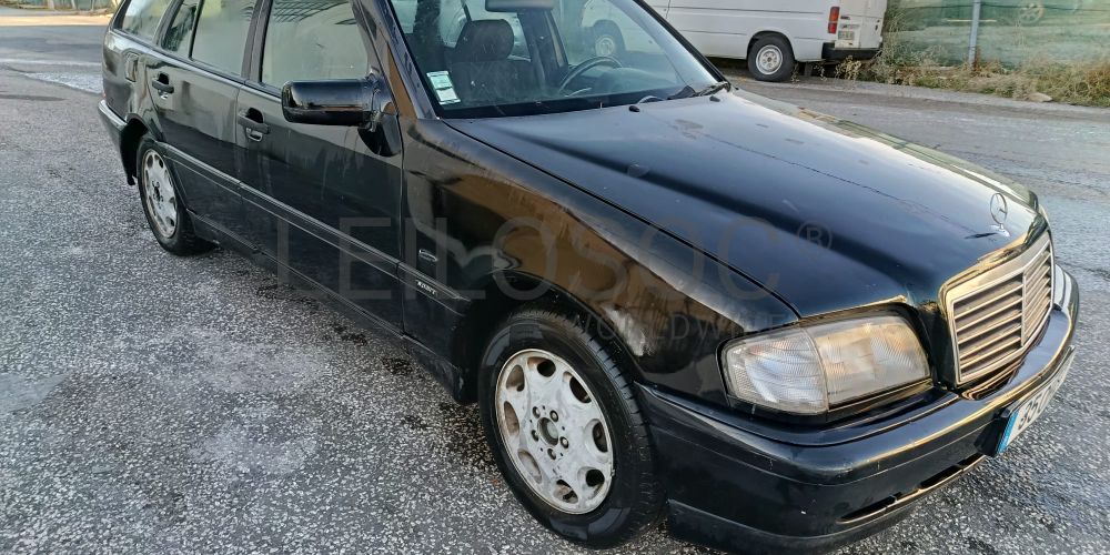 Mercedes-Benz C220 CDI · Ano 2000